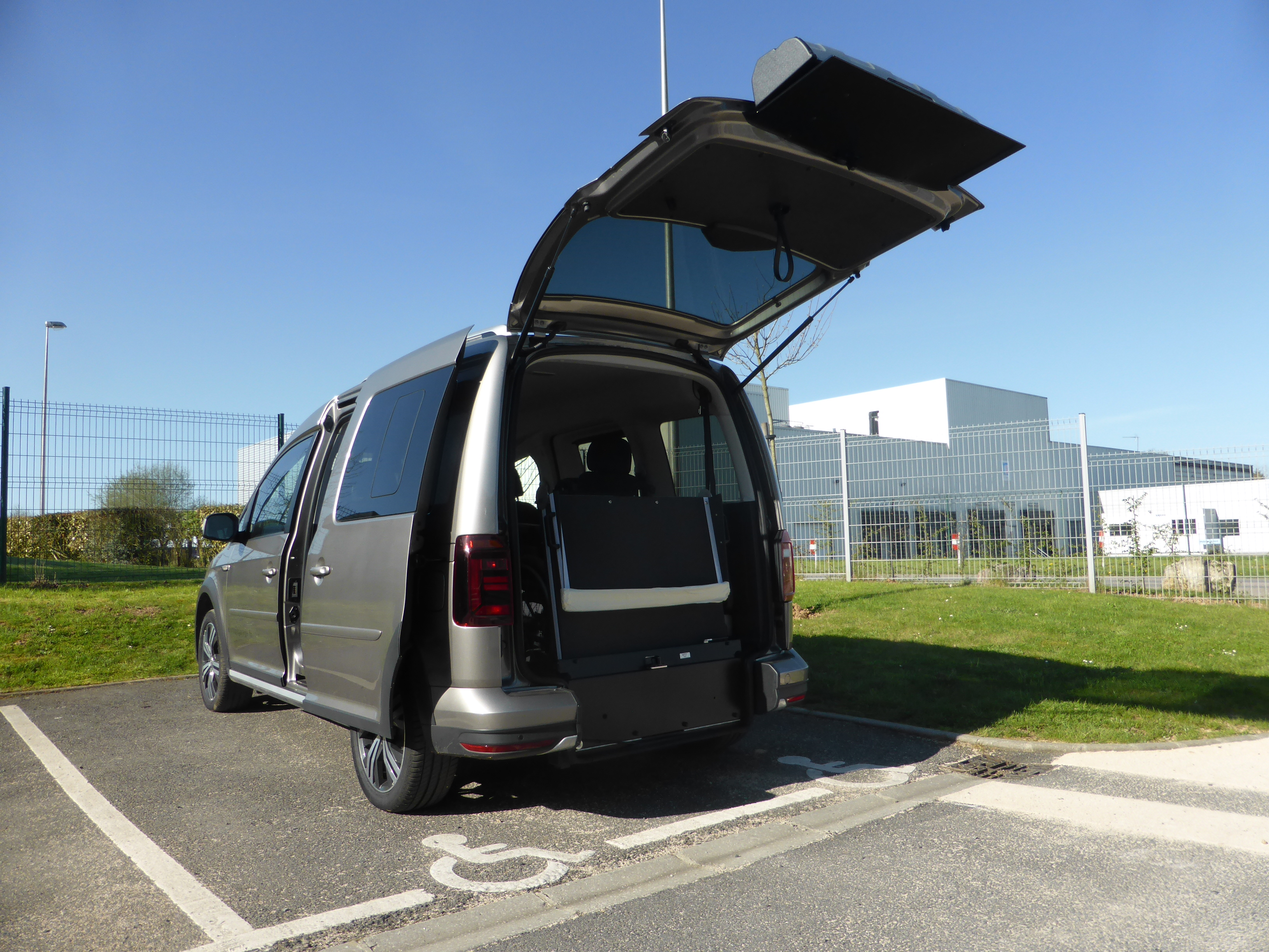 Volkswagen Caddy - 4🚹+1♿ - lenoirhandiconcept
