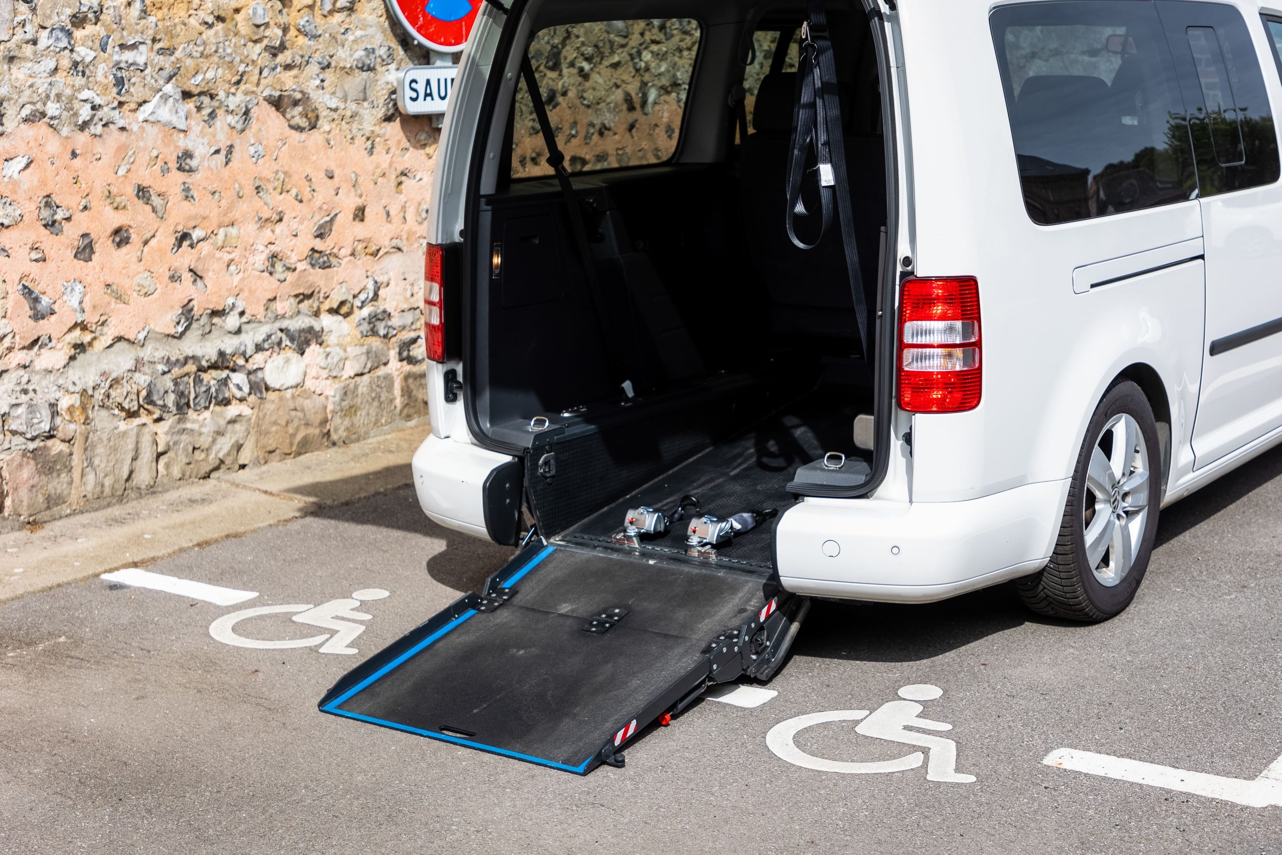 VOLKSWAGEN Caddy Maxi -BVA-GO – 5 🚹 + 1♿ - lenoirhandiconcept